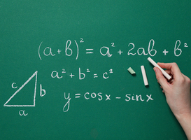 Wiskundeleraar legt via YouTube alles uit over breuken, decimalen en ...